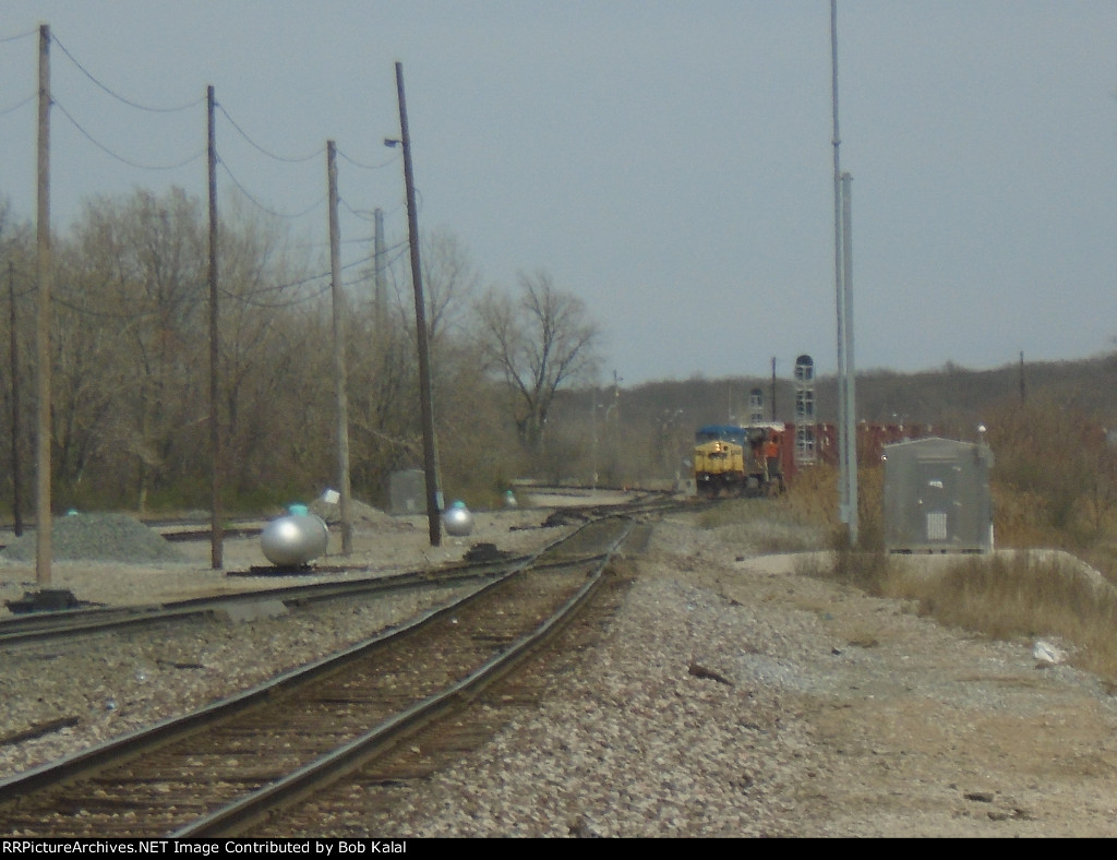 CSX 7872 BNSF 8378 Entering Yard